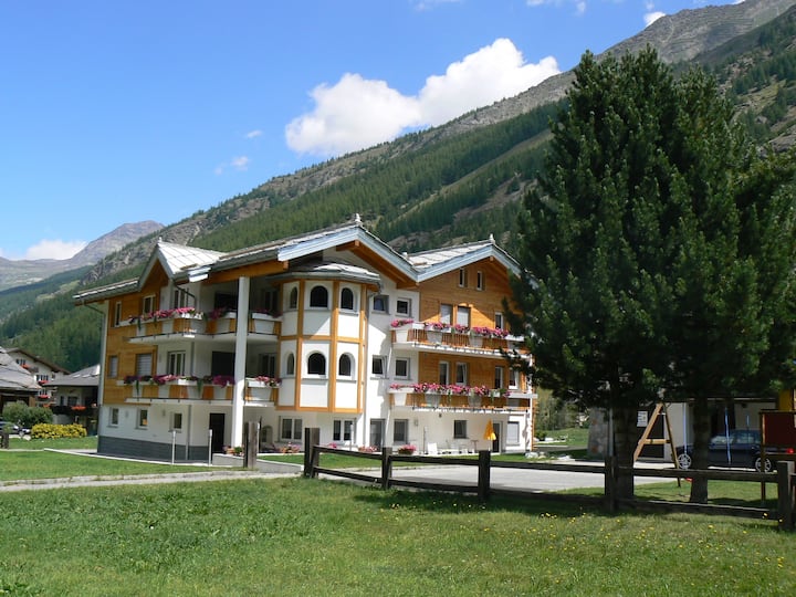 Séjour à La Montagne Avec Balcon - Saas-Grund