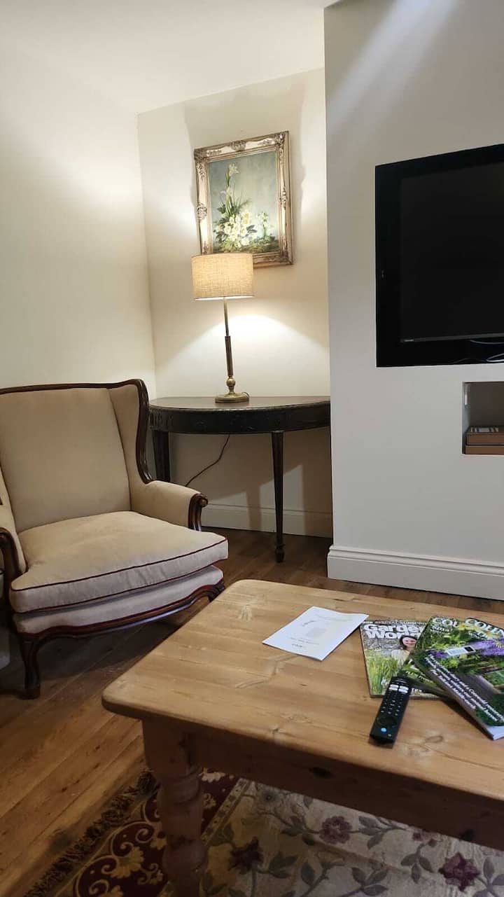 2 Bedroom Self Catering Apartment - Calne