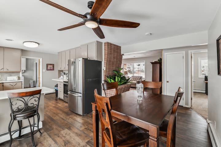 Comfortable & Spacious 3br Home In Cheyenne - Cheyenne, WY