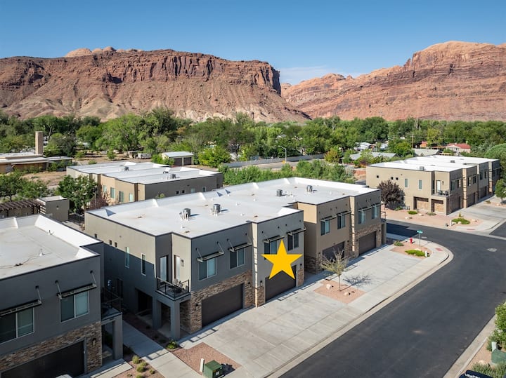 Entrada 635 | Pet Friendly I Pool & Hot Tub - Moab, UT