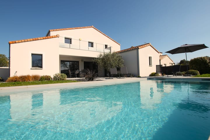 Villa Bois Marine Piscine Chauffée Face Au Golf - Talmont-Saint-Hilaire