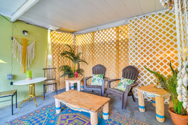 Stylish St Pete Studio: Full Kitchen & Laundry - St. Petersburg, FL