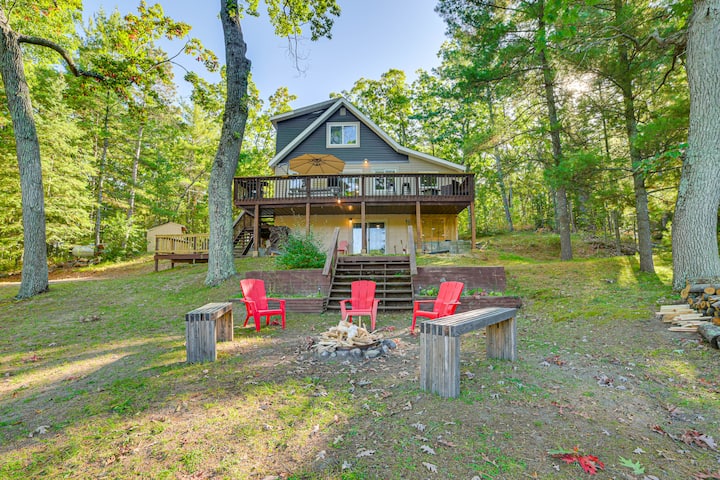 Lake Access & Dock: Remote Mio-area Cottage - Black Lake, Fairview