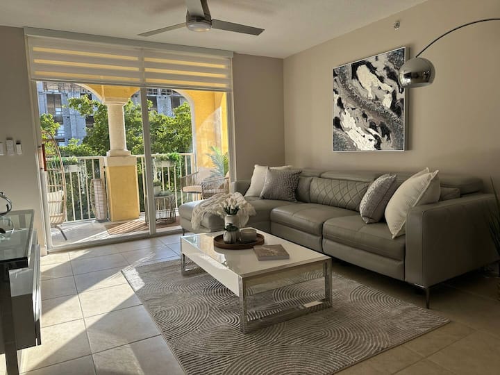 Urban Luxe: Aventura 2/2 Retreat - Aventura, FL