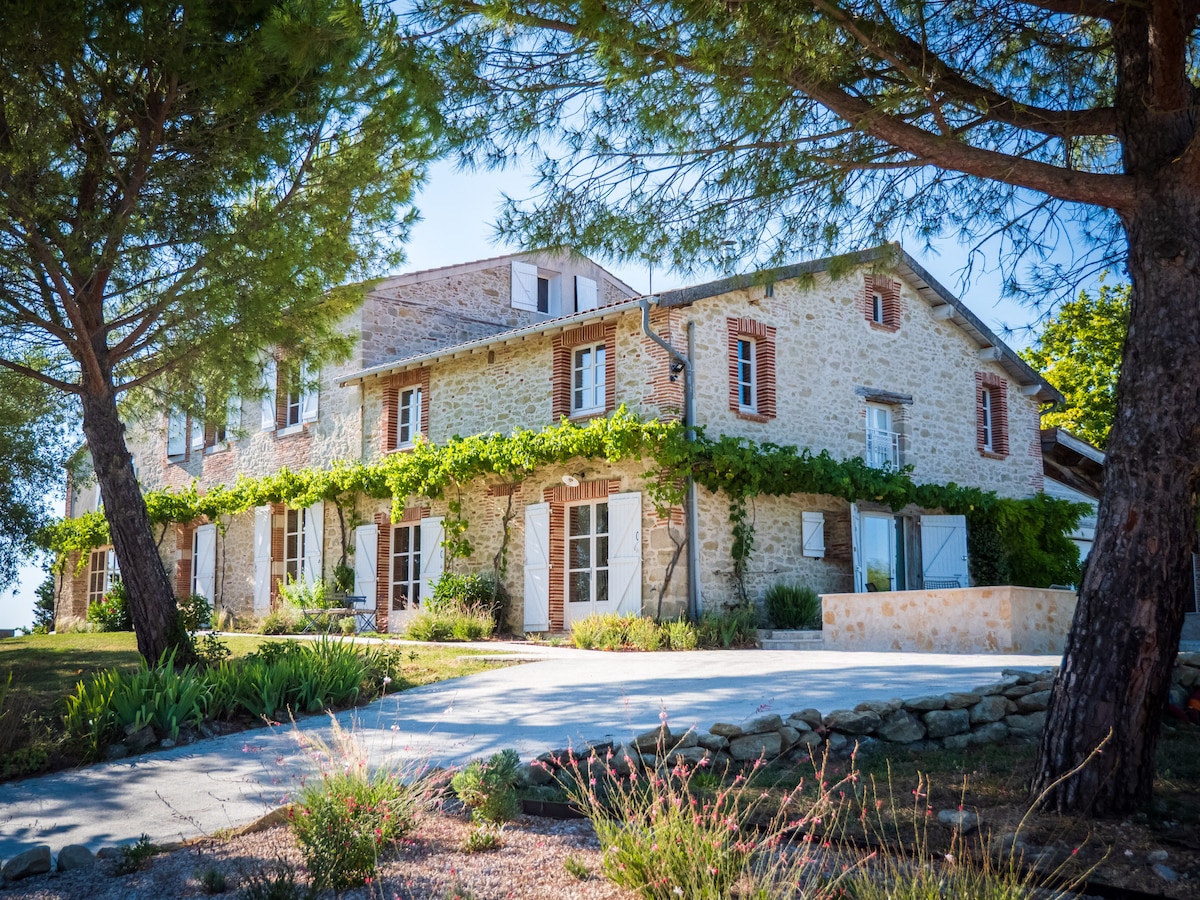Exception House in the Tarn Pool with Spa and Pool - Houses for Rent in ...