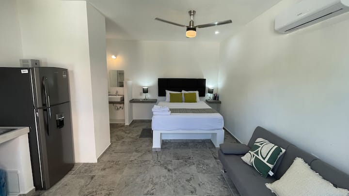 Lavish Studio Balcony #4 | Isla Mujeres Downtown - Isla Mujeres