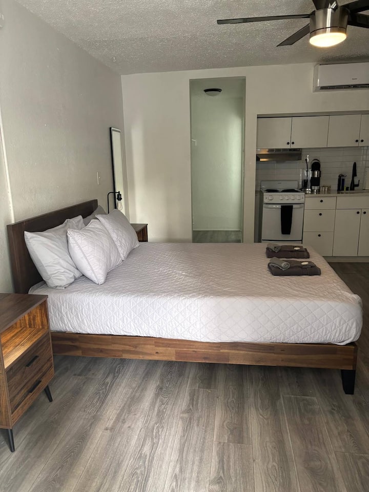 Downtown Dream Hideout – 20% Off Special Offer - Sawgrass Lake, FL