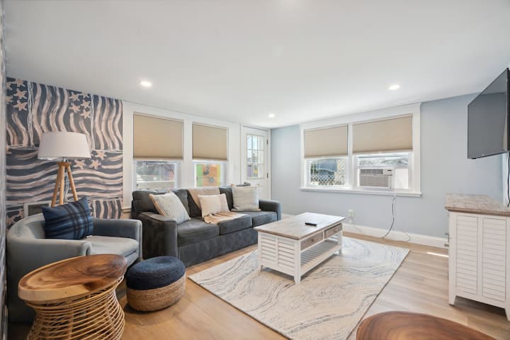 Professionally Designed | Porch Swing | Renovated - Hampton Beach, NH