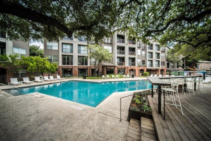 Stylish, Spacious, Fun & Pool – Best Location! - Austin, TX