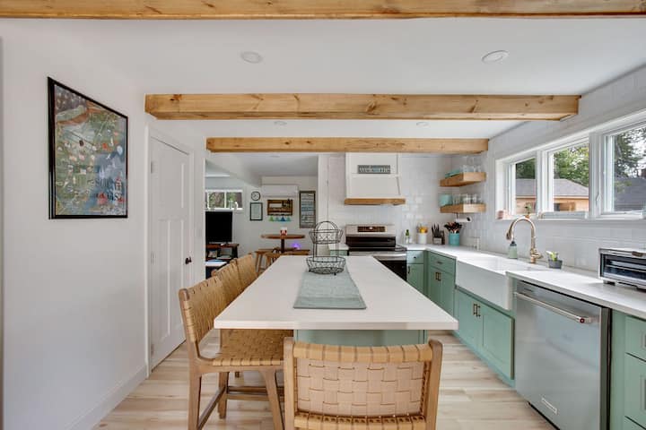 Pet Friendly-updated Goose Rocks Beach Oasis! - Kennebunkport, ME