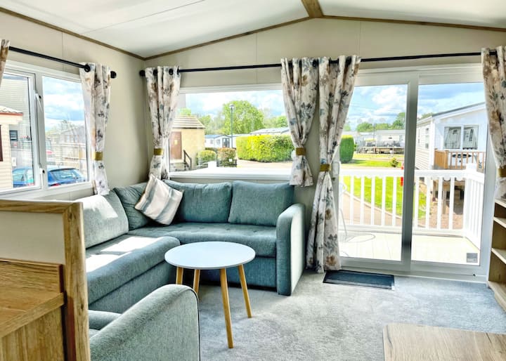 Gold Deluxe 3 Bed Sleeps 8 Pet Friendly - Evesham