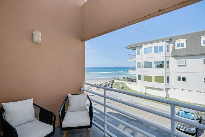Beach Front Oasis | 2br | Balcony | W/d | Parking - Imperial Beach, CA