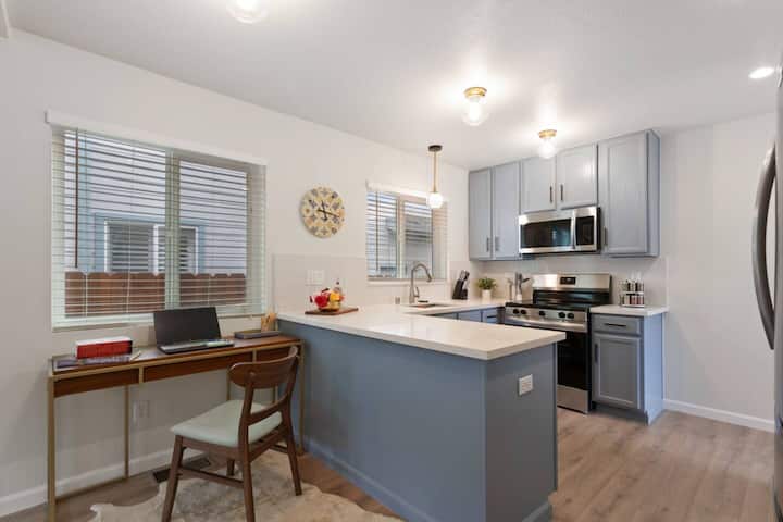 Mid-century Riverview Haven W/ Waterfall Hot Tub! - American Canyon, CA