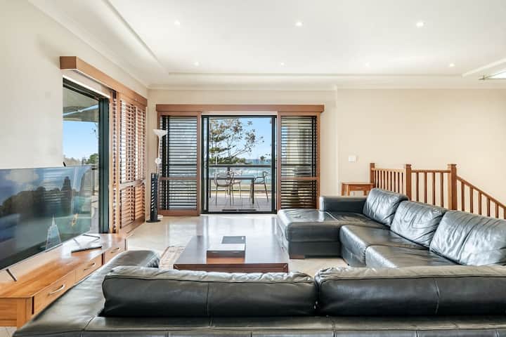 Beach Front Beach Break - Sleeps 12 + Pool - 바이런베이