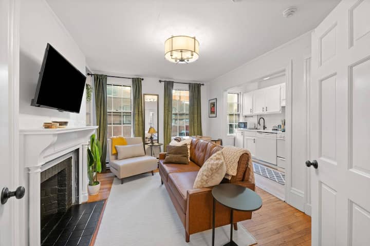 Beacon Hill Apt With Balcony, Fast Wifi, Near Mgh! - Boston