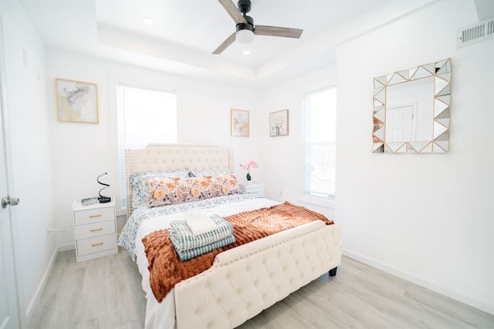 Spacious 5br Dc Home | Near Metro & Free Parking! - Washington D. C., DC