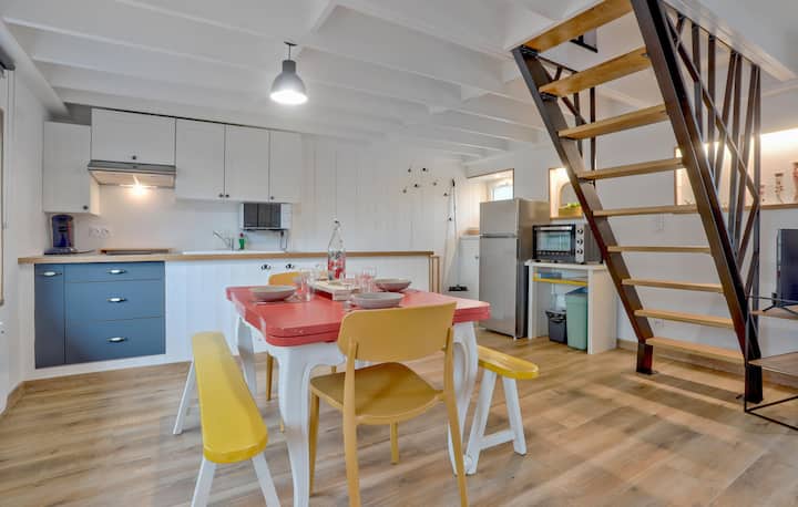 1 Bedroom Cozy Apartment In Carolles - Carolles