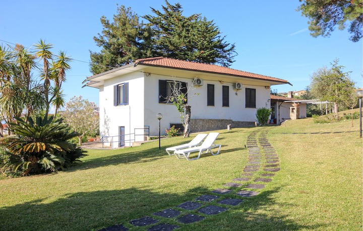 2 Bedroom Awesome Home In Castellabate - Castellabate