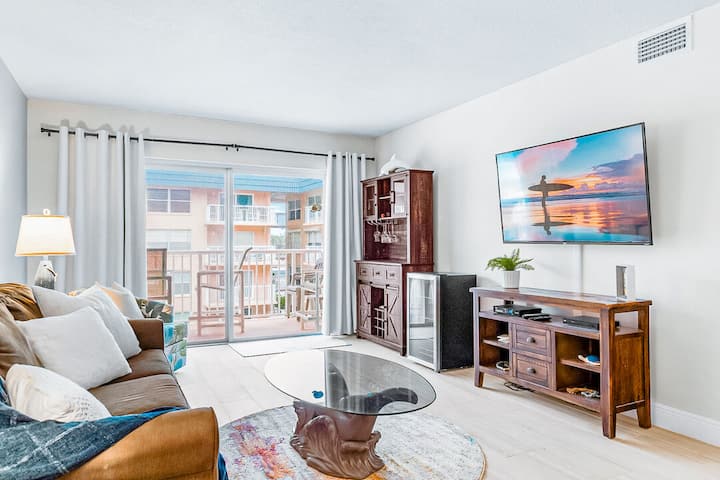 Spacious Modern Chic Condo W/ Views & Heated Pool! - Cocoa Beach, FL