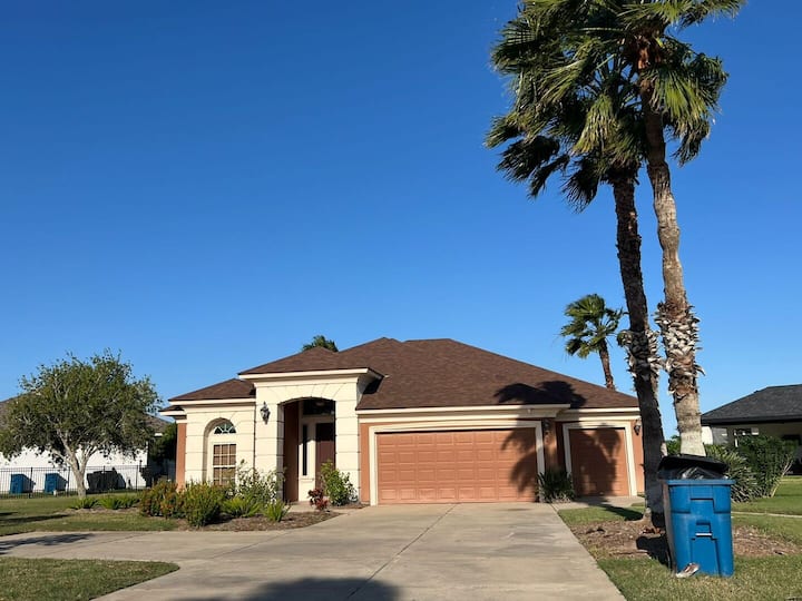 Modern Single Family Home Near The Beach - Brownsville, TX