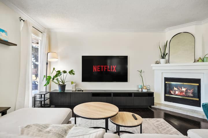 Pet-friendly Suite, Fireplace, Office, Riverbend - Calgary