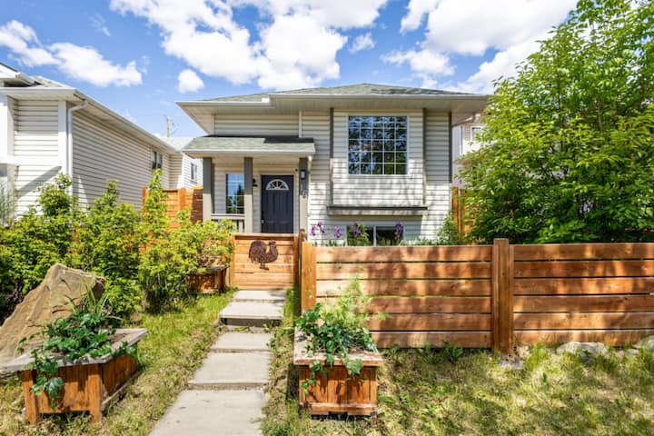 Cozy 3 Bedroom Suite | Yyc | 6 Guests - Calgary