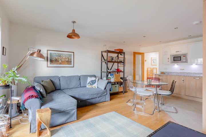 Cosy Modern 1bd Flat Moments From Riverside - London