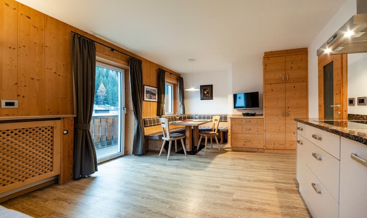 Stoffel Apartments Martina - Selva di Val Gardena, Italy