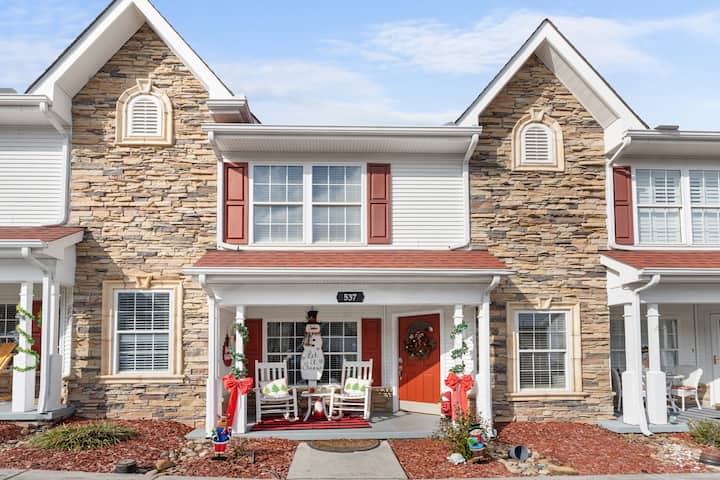 New! 2br*resort Amenities + 1 Mile To Pigeon Forge - Sevierville