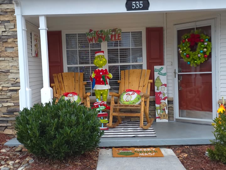 New! 2br Townhouse* Resort Amenities! 1 Mile To Pf - Pigeon Forge, TN