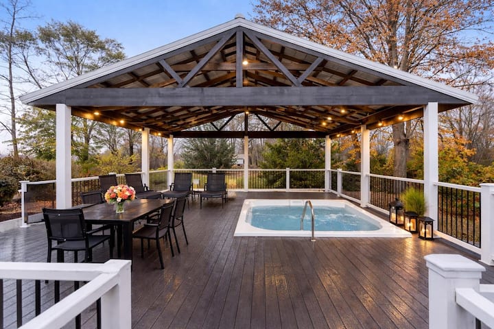 Blue Star #6 Location, Location 12 Person Hot Tub! - Saugatuck, MI