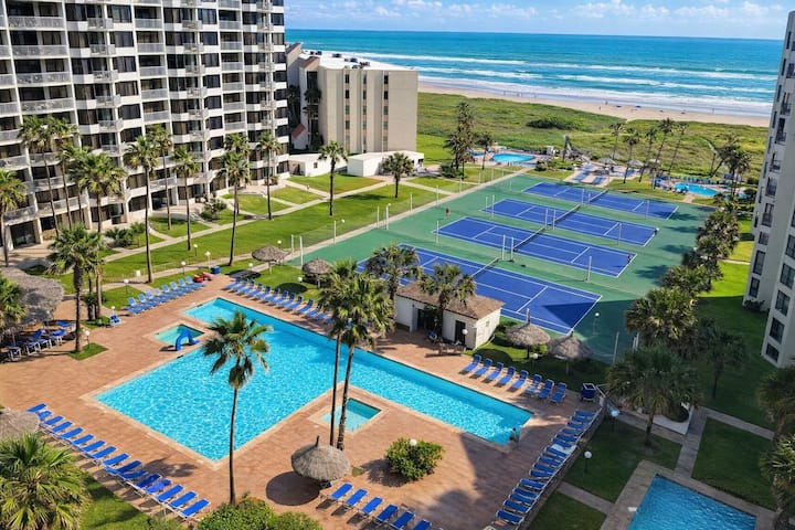 Resort-like Beachfront *Heated Pool* - South Padre Island