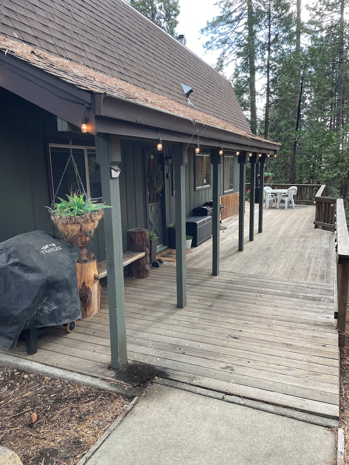 Lazy Bear Family Cabin In Blue Lake Springs - Arnold, CA