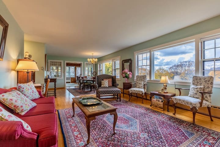 Summer Seasonal Rental: Pool, Tennis, Dogs, Views! - Manchester, VT