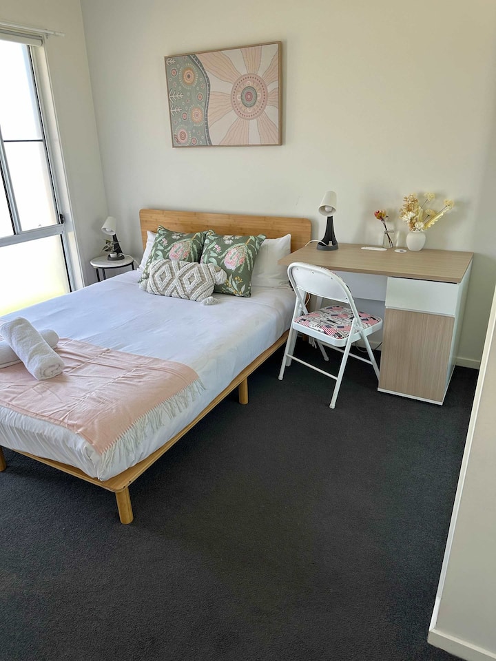 Private Queen Room - Convenient Location - Saint Andrews