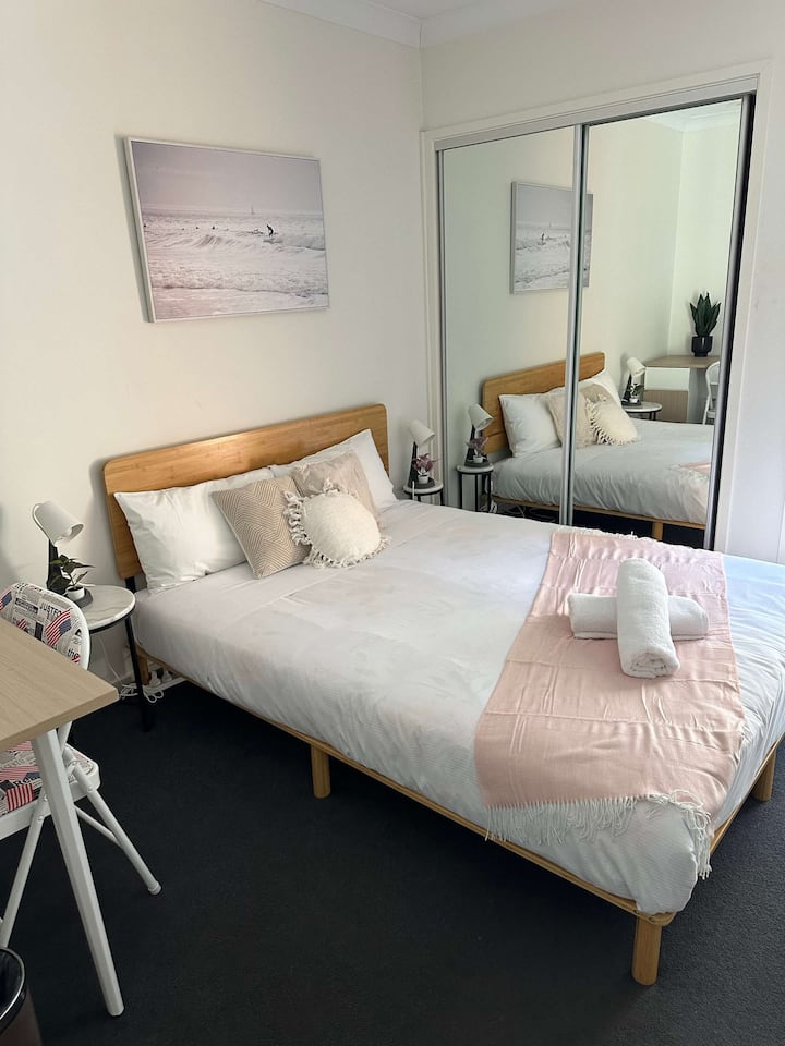 Private Queen Room - Convenient Location - Saint Andrews