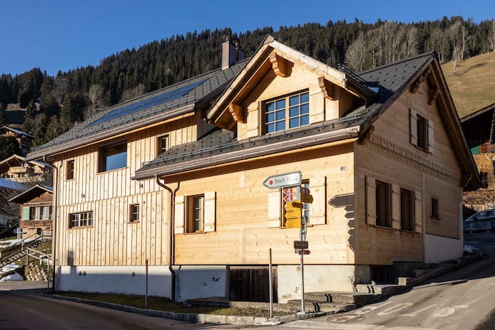 Minimalist Chic Chalet In The Heart Of Rougemont - Rougemont