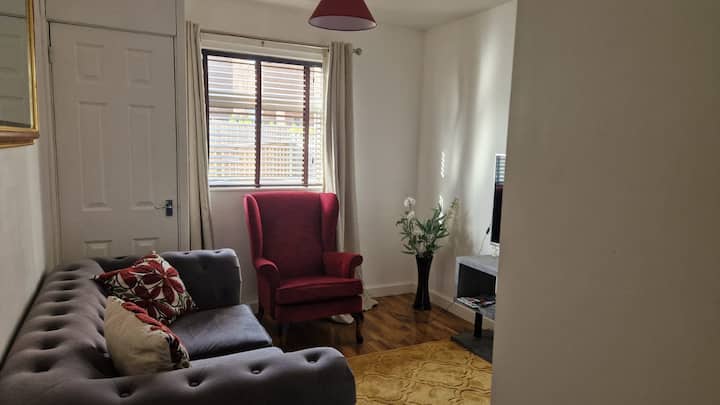 Amani 2-bed Bungalow - Sleeps 4 - Pet Friendly - Durham