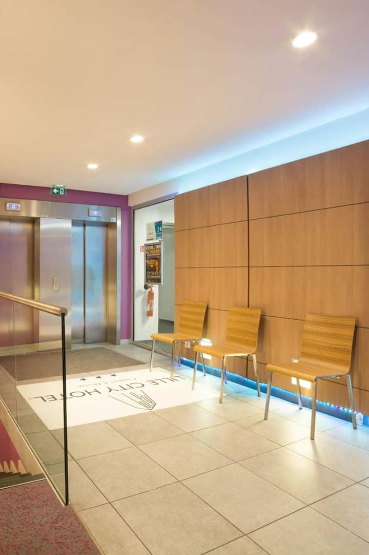 Lille City Hotel-double Room In The Heart Of Lille - Lille