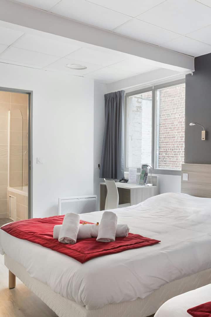 Lille City Hotel-family Room In The Heart Of Lille - リール