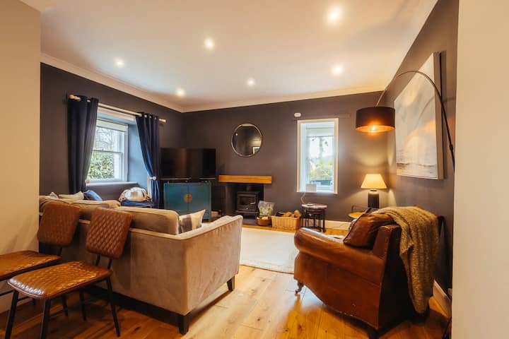 Hideaway Cottage, Log Burner, Sauna & Hot Tub - Loch Lomond