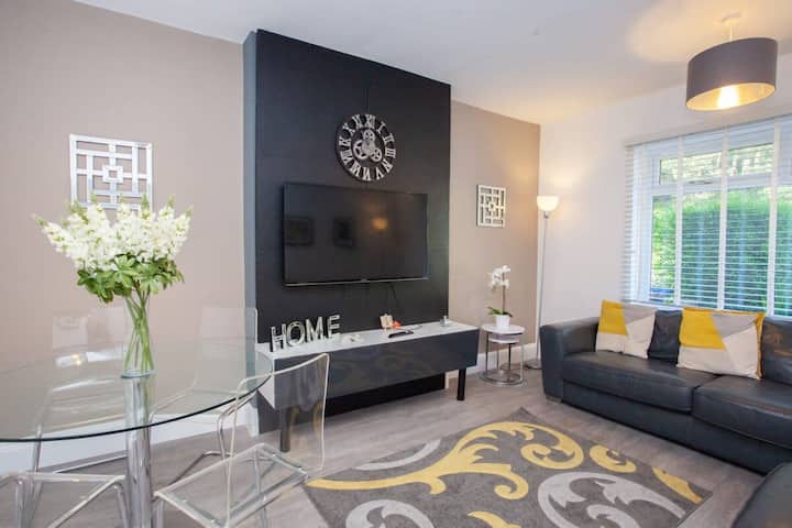 Beautiful House In Glasgow South Side! - 글래스고