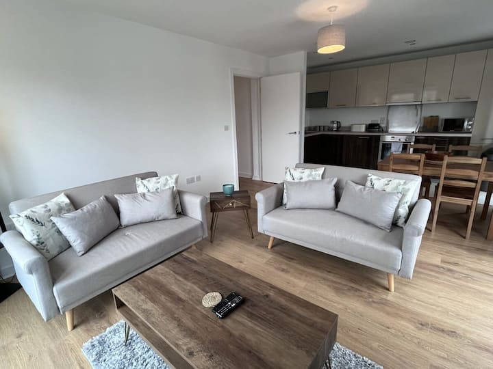 Stylish Two-bed River View Flat Glasgow - Glasgow