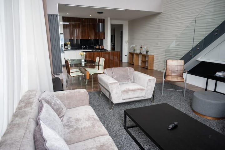Stylish Three-bed Flat In Glasgow - Glasgow