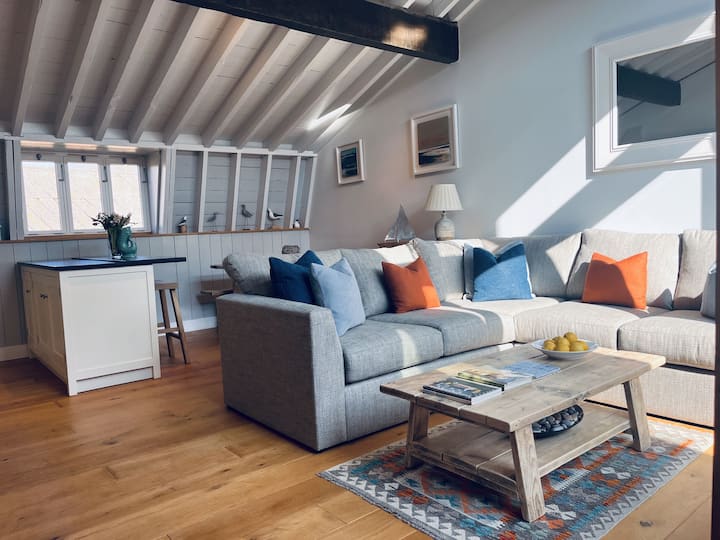 9 The Courtyard - Orford Castle