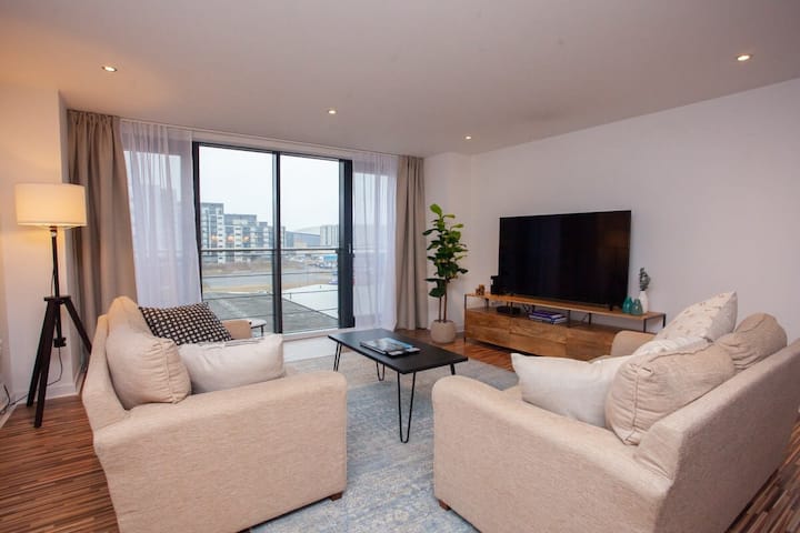Modern Riverside Flat In Glasgow City - Glasgow