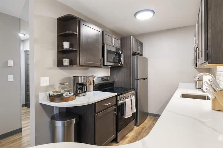 Stylish Apartment - North Tacoma - Gig Harbor, WA