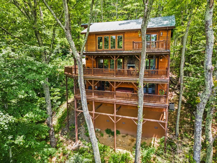 Lodge In Seven Devils W Hot Tub & Mountain Views! - North Carolina