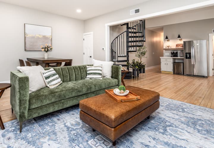 Prime Main St Suite! Walk 2 Dining & Shopping! - Galena, IL