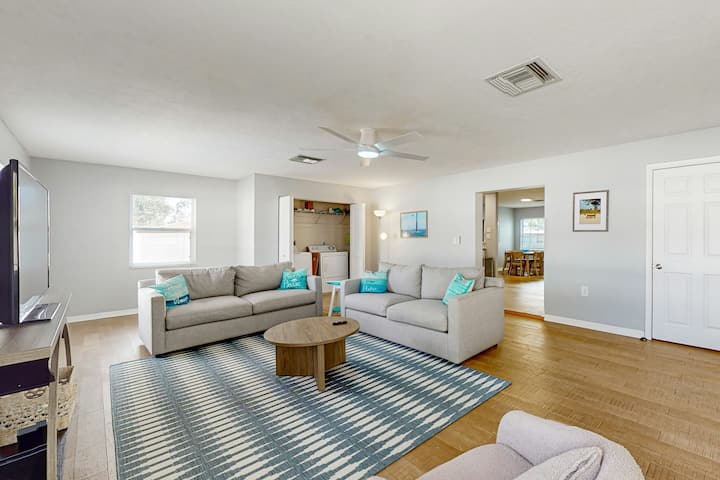 4 Br Home With Private Pool, Wifi, & Dog-friendly - Bradenton, FL